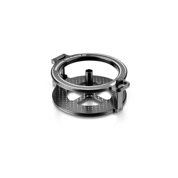 ● For perfect tire alignment &amp; even glue application● Secure tire hold for consistent gluing results● Lightweight &a...