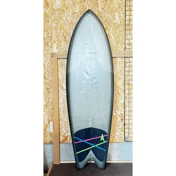 中古サーフボードMEDIUM THE BRANDサイズ：5'7"  20 1/2  2 7/16   モデル：ARC FISH QUANTUMフィン：FUTURES  4FINS（フィンは付属しておりません）【モデルコンセプト】アークフィッ...