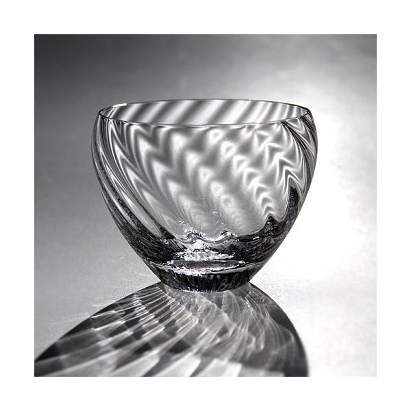 サイズ：95X75H／200ml　グラスとしても小鉢としても使える形です。ロックやカフェオレボウル、前菜やデザートなど様々なシーンでどうぞ。それになんと言っても、光りが入ると美しい模様が楽しめます。