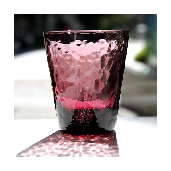 ＜仕様＞260ml　81x95H高温で溶けたガラスを急冷することでガラスは「キュッ」と縮みます。その特性を利用して、味わいのある表情になったのが、このdimple。美しい光と色をお楽しみあれ。