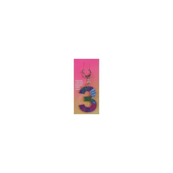 商品名：中古雑貨 モモ ラバーキーホルダー 「TWICE JAPAN DEBUT 3rd Anniversary」商品解説■TWICEの日本デビュー3周年記念グッズです。【商品詳細】サイズ：H約63×W約46mm素材：ATBCPVC