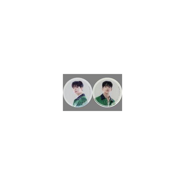商品名：中古雑貨 ジョシュア 缶バッジ＆ステッカーセット 「SEVENTEEN KUJI 2022」 D賞商品解説■「SEVENTEEN くじ 2022」の景品です。【商品詳細】サイズ：缶バッジ/約直径76mm、ステッカー/約直径76mm素...
