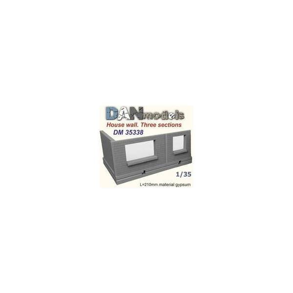 商品名：中古プラモデル 模型 1/35 ウクライナの家 外壁 [DAN35338]DAN35338商品解説■DAN35336/35337/35338は建物外壁と玄関ポーチの屋根・柱は石膏製です。ご注意：今回のご案内の商品は石膏製です。ユーザ...