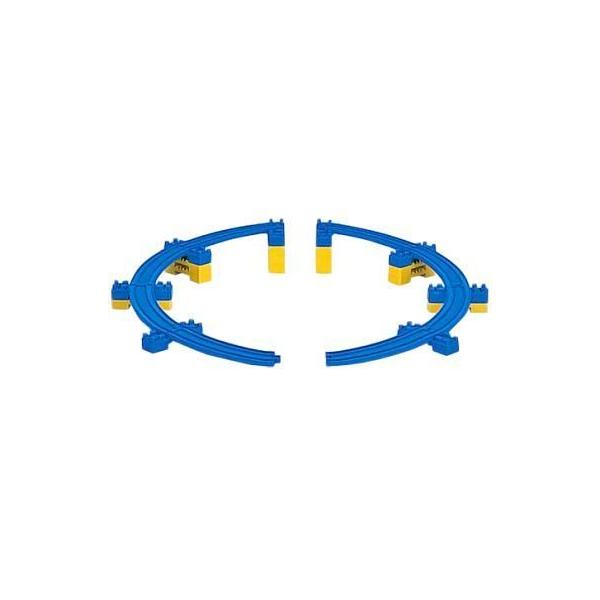 商品名：新品おもちゃ プラレール R-18 坂曲線レール商品解説■全てのレールの規格が統一されているので、いろいろ繋げて楽しいレイアウトが作れます。曲がりながら坂をのぼったりおりたりできます。坂曲線レール8本、ミニ橋げた12個入り。【商品詳...