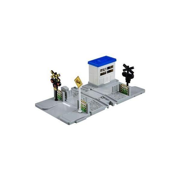 商品名：新品おもちゃ プラレール J-18 小さな踏切商品解説■鉄道のたのしい情景パーツがいっぱい!車両が通ると音がなります。1/2直線レールと同じ長さです。トミカタウンに組み込んで遊べます。対象年齢3歳以上