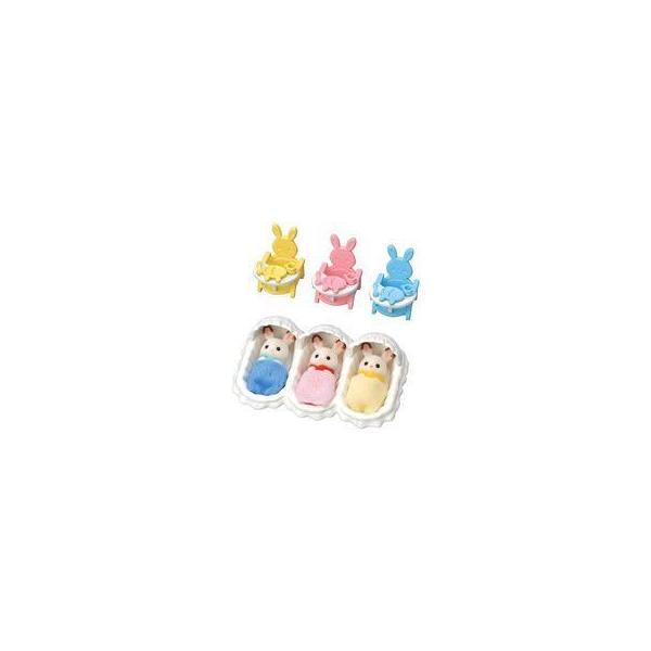 商品名：中古おもちゃ ショコラウサギのみつごちゃんお世話セット 「シルバニアファミリー」商品解説■小さくてかわいいショコラウサギのみつごちゃんとお世話遊びが楽しめる家具・小物のセットです。レッドの服とミントグリーンの服を着ているのは女の子、...