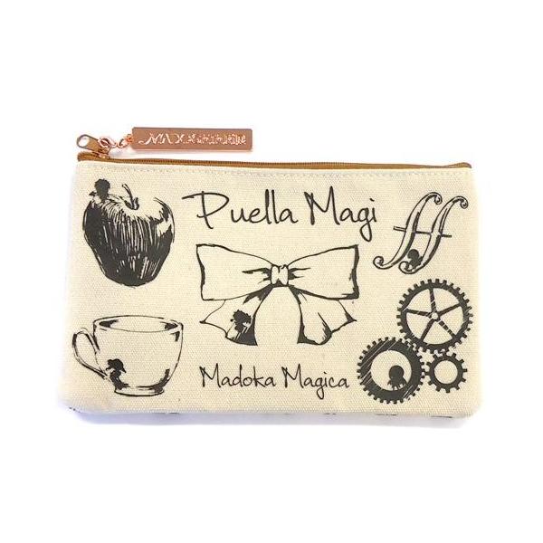 商品名：中古バッグ(キャラクター) A.魔法少女まどか☆マギカ ポーチ MADOGATARI展グッズ商品解説■「MADOGATARI展」にて販売されたポーチとなります。【商品詳細】サイズ：約W200×H120mm