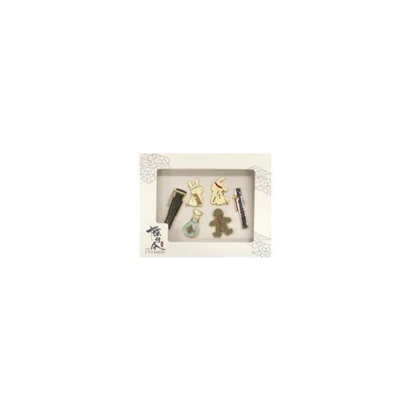 商品名：中古バッジ・ピンズ ピンバッジセット(6個組) 「陳情令」商品解説■シャオ・ジャン×ワン・イーボー主演 中国ドラマ「陳情令」のグッズです。【商品詳細】サイズ：ボックス/約13×15.5×4.5cm、ピンバッジ/約5.5×3cm以内