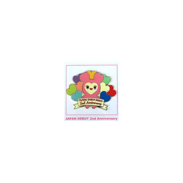 商品名：中古バッジ・ピンズ(女性) TWICE ピンバッチ B 「JAPAN DEBUT 2nd Anniversary Goods」商品解説■TWICEの日本デビュー2周年記念グッズです。【商品詳細】サイズ：約46×60mm素材：亜鉛合金