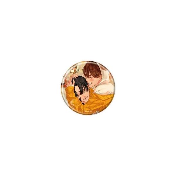 商品名：中古バッジ・ビンズ 鈴＆龍(E) 「RED-LIGHT D 缶バッジ 01.公式イラスト」商品解説■57mmサイズの缶バッジです。【商品詳細】サイズ：約57mm素材：金属、紙/フィルム(C)nanana 2024