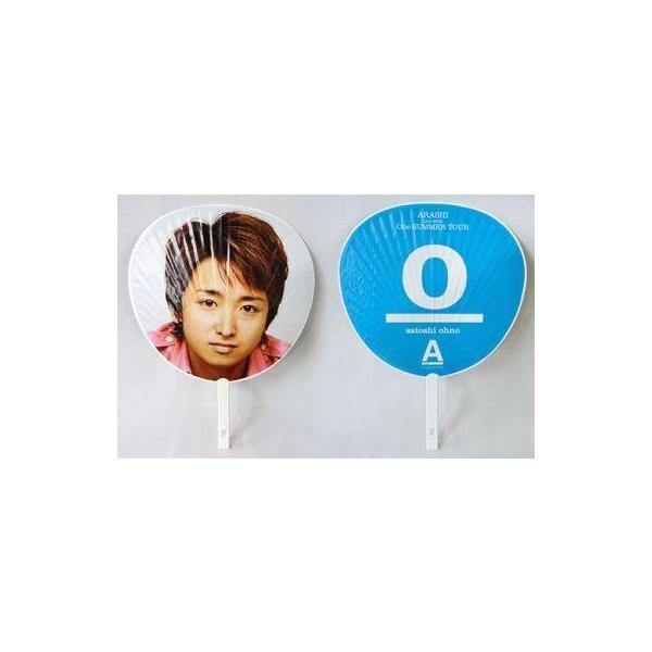 商品名：中古うちわ(男性) 大野智 ジャンボうちわ 「嵐 LIVE 2005 ”One” SUMMER TOUR」商品解説■「嵐 LIVE 2005 ”One” SUMMER TOUR」の公式グッズです。【商品詳細】サイズ：約ヨコ29.5×...