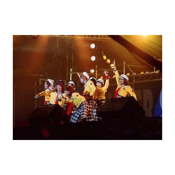 商品名：中古生写真(男性) 吉本興業/集合(8人)/ライブフォト・横型・膝上・衣装黄赤・帽子白・目線左/beseよしもと base SUMMER SMILE 生写真生写真(男性)/お笑い芸人/吉本興業