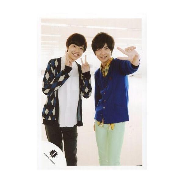 商品名：中古生写真(ジャニーズ) Classmate J/松井奏・高橋優斗/膝上・衣装青・黒・白・黄色・チェック柄・松井両手ピース・高橋左手ピース・背景白/ジャニーズJr.「ジャニーズ銀座2016」inシアタークリエ グッズ撮影オフショット...