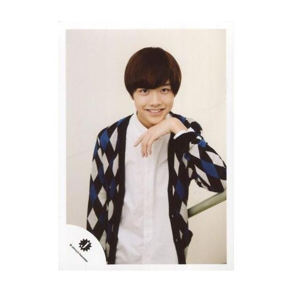 商品名：中古生写真(ジャニーズ) Classmate J/松井奏/上半身・衣装白・黒・青・左手顎・手すり・背景白/ジャニーズJr.「ジャニーズ銀座2016」inシアタークリエ グッズ撮影オフショット/公式生写真生写真(ジャニーズ)/アイドル...