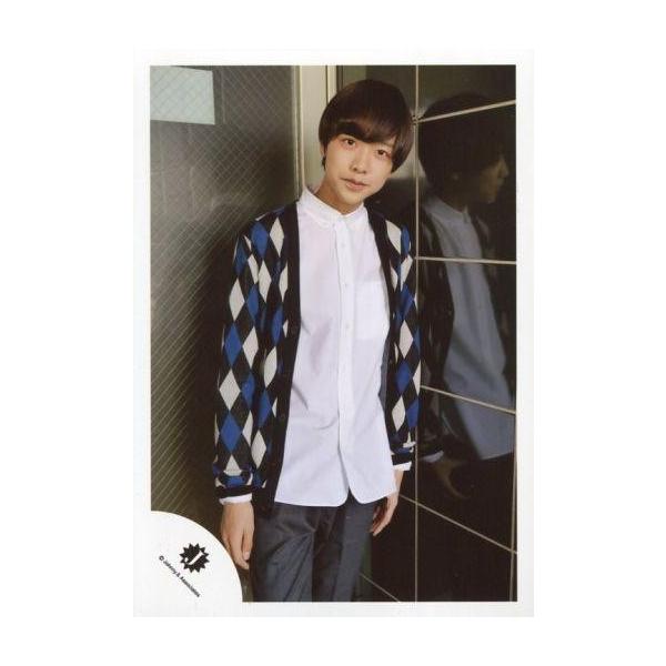 商品名：中古生写真(ジャニーズ) Classmate J/松井奏/膝上・衣装白・黒・青・右向き・顔傾げ・口閉じ/ジャニーズJr.「ジャニーズ銀座2016」inシアタークリエ グッズ撮影オフショット/公式生写真生写真(ジャニーズ)/アイドル/...