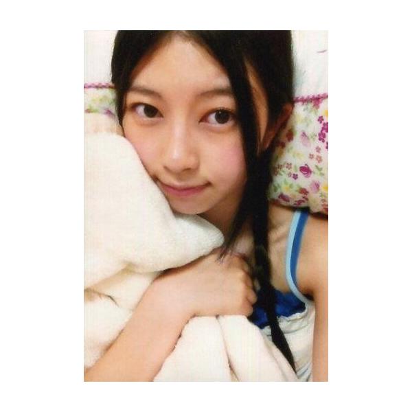 商品名：中古生写真(女性) アイドルの穴2013 候補生/バストアップ・衣装白.青・右手毛布・枕花柄/DVD「アイドルの穴2013」特典 候補生プライベート自撮り生写真生写真(女性)/アイドル