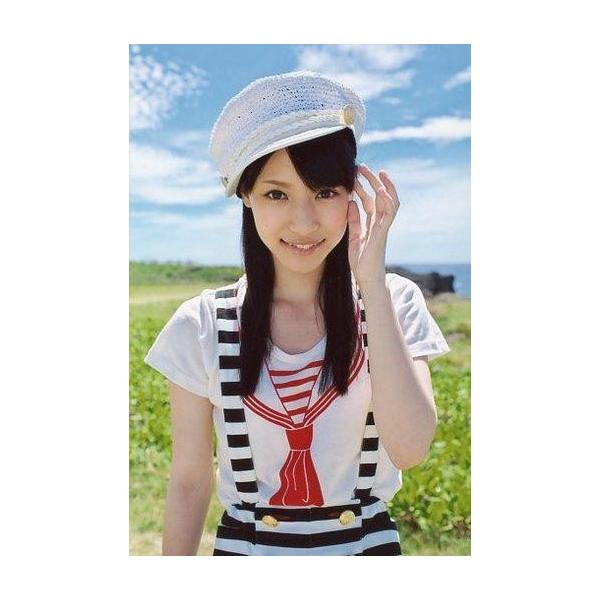 商品名：中古生写真(女性) AeLL./石條遥梨/上半身・衣装白・赤・黒・帽子・左手上げ・歯見せ・野外・ポストカードサイズ/公式生写真生写真(女性)/アイドル/AeLL.