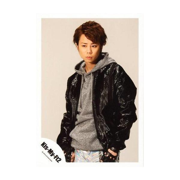 商品名：中古生写真(ジャニーズ) Kis-My-Ft2/北山宏光/上半身・ジャケット黒・パーカーグレー・ハンドグローブ・両手グー・体左向き・背景ベージュ/公式生写真生写真(ジャニーズ)/アイドル/Kis-My-Ft2