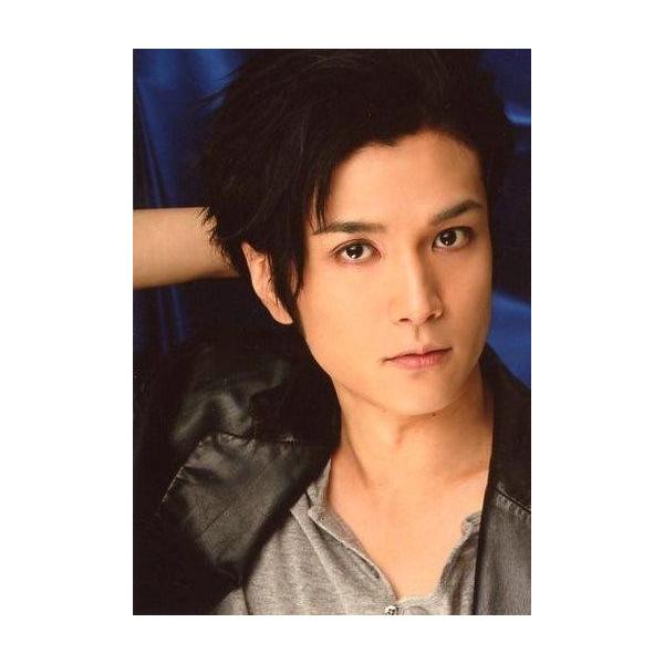 商品名：中古生写真(男性) 渡辺大輔(King)/バストアップ・衣装黒.グレー・両手頭の下・背景青/舞台「CLUB SLAZY The 2nd invitation〜Sapphire〜」生写真Cセット生写真(男性)/俳優中古注意事項：※画像...