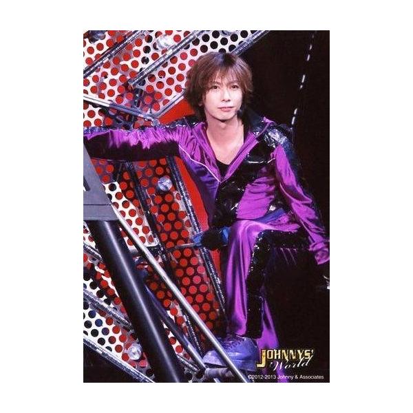商品名：中古生写真(ジャニーズ) A.B.C-Z/河合郁人/ライブフォト・全身(足見切れ)・衣装紫.黒・右手はしご掴み・左手下げ・左足曲げ・背景黒.赤/「JOHNNYS’World2012-2013」ステージフォト生写真(ジャニーズ)/アイ...