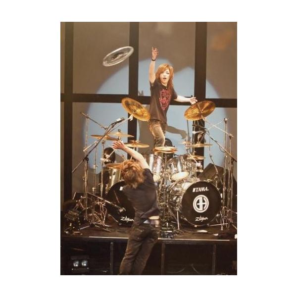 商品名：中古生写真(男性) DELUHI/Sujk(スーク)/ライブフォト・全身・シャツ黒・右手上げ・ドラムセット/アーティスト生写真生写真(男性)/ヴィジュアル系バンド/DELUHI