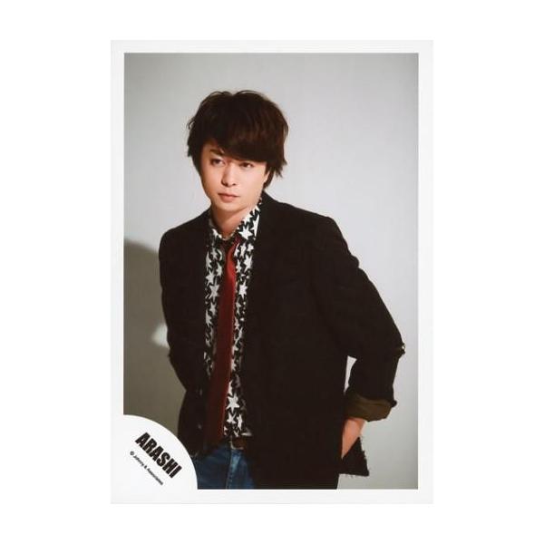 商品名：中古生写真(ジャニーズ) 嵐/櫻井翔/膝上・衣装黒・白・ネクタイ赤・両手後ろ・体左向き・背景白/「Are You Happy?」ジャケ写撮影＆「Don’t You Get It」PV撮影/公式生写真生写真(ジャニーズ)/アイドル/嵐