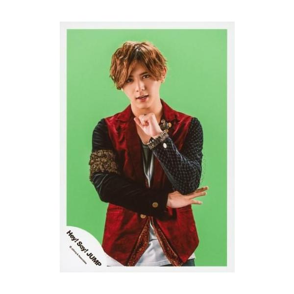 商品名：中古生写真(ジャニーズ) Hey! Say! JUMP/山田涼介/膝上・衣装赤・黒・グレー・左手グー・口開け・背景緑/「Fantastic Time」PV＆ジャケ写撮影/公式生写真生写真(ジャニーズ)/アイドル/Hey! Say! ...
