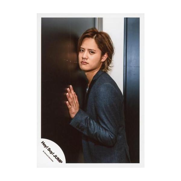 商品名：中古生写真(ジャニーズ) Hey! Say! JUMP/岡本圭人/上半身・衣装黒・左向き・左手壁・口閉じ・背景白黒/「Fantastic Time」PV＆ジャケ写撮影/公式生写真生写真(ジャニーズ)/アイドル/Hey! Say! JUMP