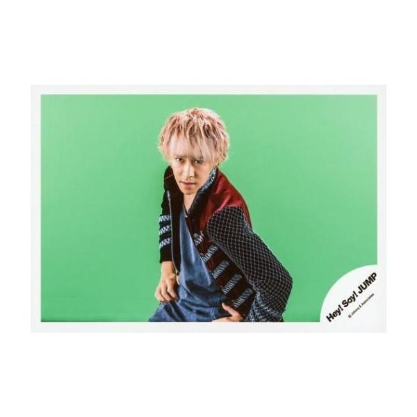 商品名：中古生写真(ジャニーズ) Hey! Say! JUMP/八乙女光/上半身・衣装赤・黒・グレー・両手腰・左肩前・背景緑/「Fantastic Time」PV＆ジャケ写撮影/公式生写真生写真(ジャニーズ)/アイドル/Hey! Say! ...
