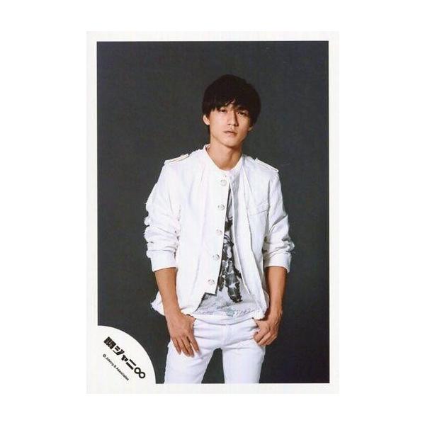 商品名：中古生写真(ジャニーズ) 関ジャニ∞/錦戸亮/膝上・衣装白.黒・両手親指ポケット・目線左・背景グレー/『NOROSHI』PV＆ジャケ写撮影＆『Black of night』PV撮影/公式生写真生写真(ジャニーズ)/アイドル/関ジャニ∞