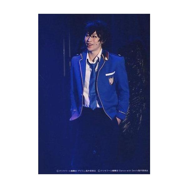 商品名：中古生写真(男性) 安川純平(棗坂シキ)/ライブフォト・膝上・衣装青・白・両手ポケット・目線左・背景青・キャラクターショット/ミュージカル 「Dance with Devils〜D.C.(ダ・カーポ)〜」ブロマイド〜ランダム ver...