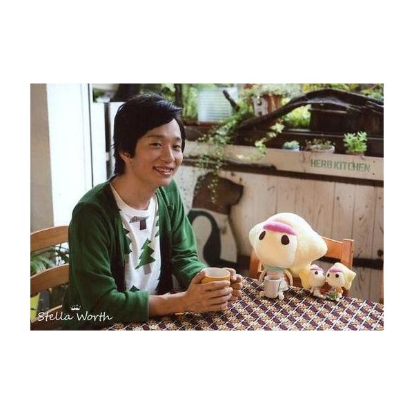 商品名：中古生写真(男性) 中澤まさとも/横型・上半身・衣装緑・白・両手コップ・テーブル・マスコット/中澤まさとも×ステラワース トレーディングブロマイドセット生写真(男性)/声優中古注意事項：※画像の商品のみとなります。