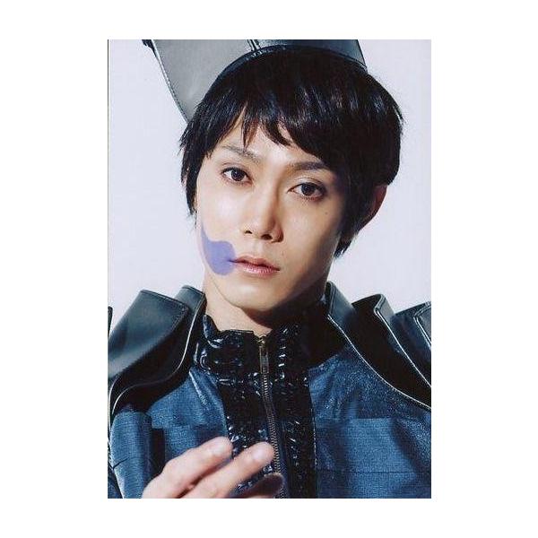 商品名：中古生写真(男性) 玉城裕規/バストアップ・衣装青・右手前・首傾げ・キャラクターショット/「SHATNER of WONDER #3 ロボ・ロボ」生写真セット生写真(男性)/俳優中古注意事項：※画像の商品のみとなります。