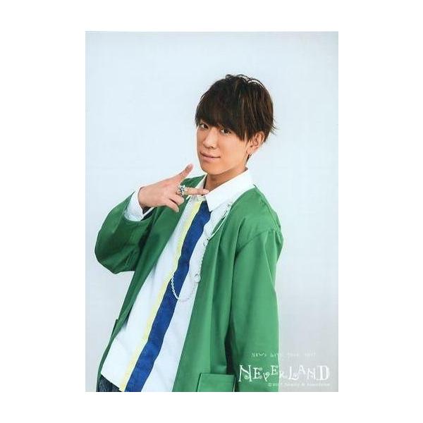 商品名：中古生写真(ジャニーズ) NEWS/小山慶一郎/上半身・衣装緑・白黄青・右手ピース/NEWS LIVE TOUR 2017 NEVERLAND生写真(ジャニーズ)/アイドル/NEWS