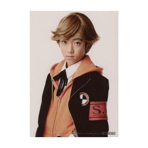 商品名：中古生写真(男性) 坂口湧久(天田乾)上半身・キャラクターショット・衣装黒・オレンジ/舞台「ペルソナ3 the Weird Masquerade 〜蒼鉛の結晶〜」特番放送記念チケット特典生写真(男性)/俳優