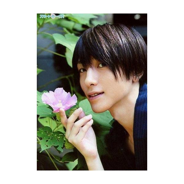 商品名：中古生写真(男性) 鈴木拡樹/バストアップ・着物紺色・右手花・ロゴ「スマートボーイズ」/『リアルfaces鈴木拡樹』DVD発売イベント物販ブロマイドD生写真(男性)/俳優