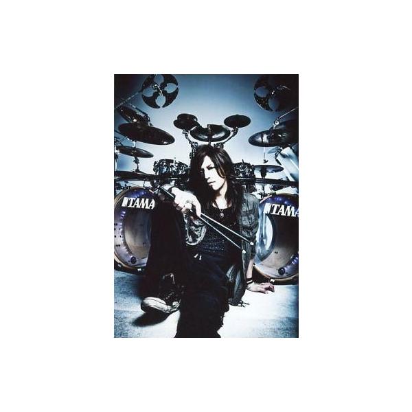 商品名：中古生写真(男性) Sujk/全身・衣装黒・グレー・座り・右手ドラムスティク・ドラムセット/CD「ARKHELISM」発売記念生写真生写真(男性)/ヴィジュアル系バンド