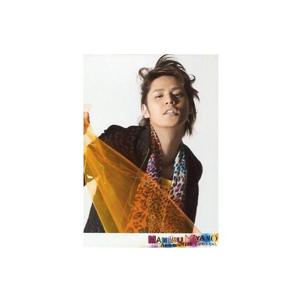 商品名：中古生写真(男性) 宮野真守/バストアップ・衣装黒・右手黄色い布・背景白/「MAMORU MIYANO ANNIVERSARY LIVE 〜REQUEST〜」会場限定ブロマイド生写真(男性)/声優