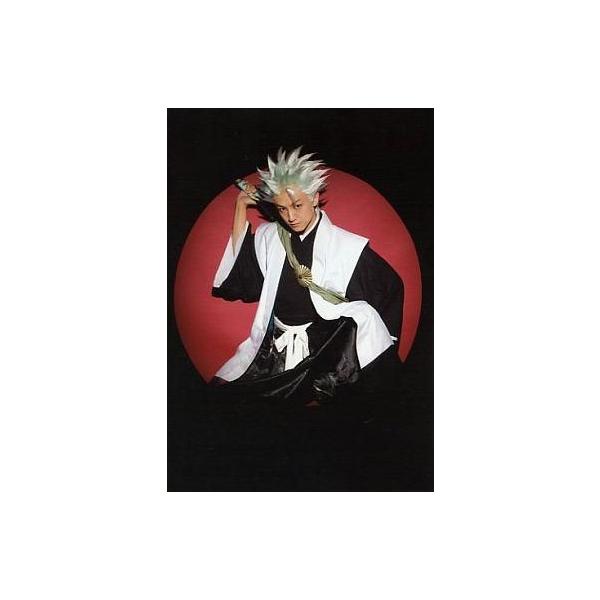 商品名：中古生写真(男性) 永山たかし(日番谷冬獅郎)/衣装白・黒・右手刀・背景黒・赤・ライトアップ・キャラクターショット/ROCK MUSICAL BLEACH the LIVE ”卍解SHOW code：003”生写真(男性)/俳優