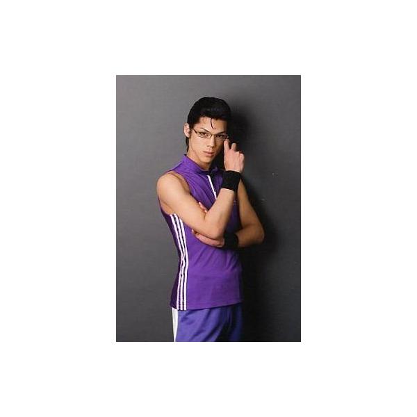 商品名：中古生写真(男性) Luke.C(木手永四郎)/膝上・背景グレー・ユニフォーム・左手右腕・黒のリストバンド・右手眼鏡・カメラ目線・キャラクターショット/ミュージカル『テニスの王子様』コンサート Dream Live 6th生写真(男...