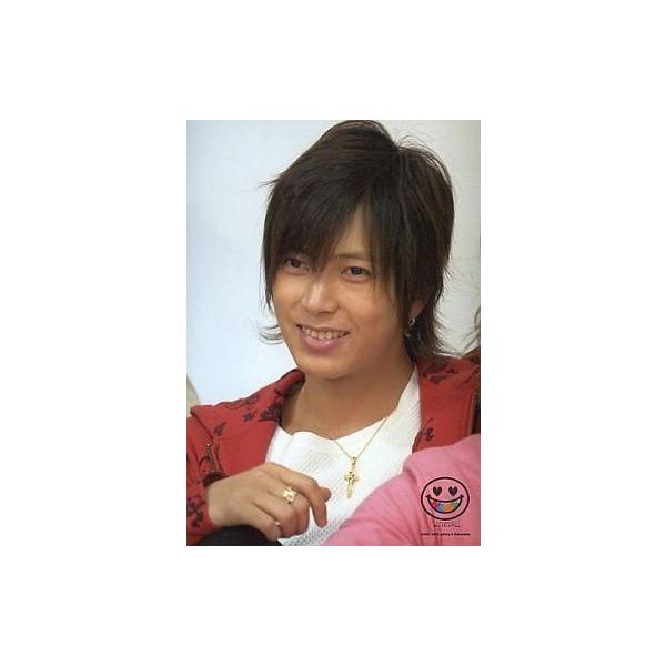 商品名：中古生写真(ジャニーズ) NEWS/山下智久/バストアップ・背景白・赤パーカー・首にネックレス/「NEWS CONCERT TOUR pacific 2007-2008」オリジナルフォトセット生写真(ジャニーズ)/アイドル/NEWS...