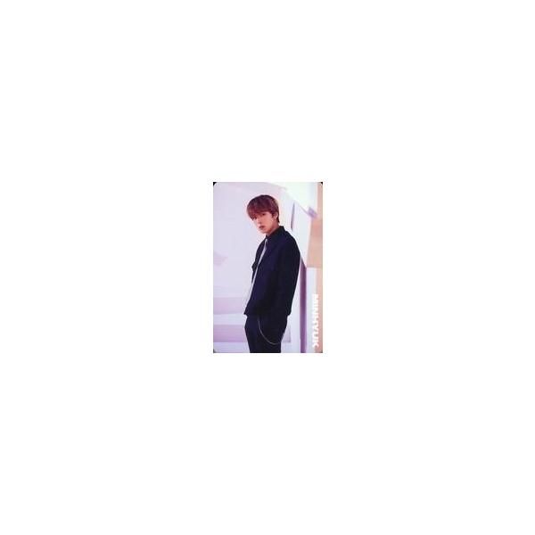 商品名：中古コレクションカード(男性) MONSTA X/ミニョク(MINHYUK)/膝上・背景白/CD「Shoot Out」[通常盤](UPCH-89402)初回プレス封入特典トレーディングカードコレクションカード(男性)/CD「Shoo...