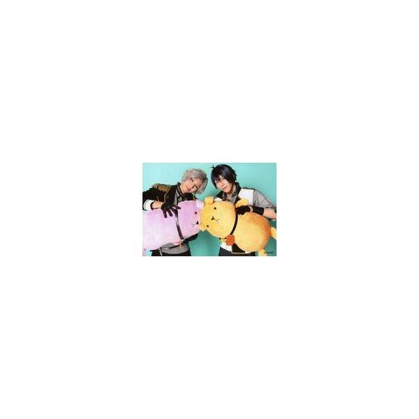 商品名：中古生写真(男性) 石川翔(八重樫剣介)・三谷怜央(桜庭涼太)/横型・上半身・アライヌぬいぐるみの頭くっつけ・背景水色・キャラクターショット/ステージ衣装/「2.5次元ダンスライブ『ALIVESTAGE』 Episode 1 Let...