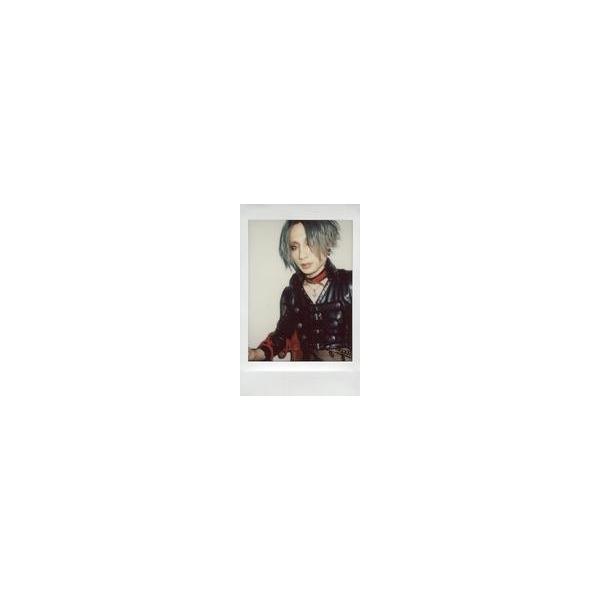商品名：中古生写真(男性) MORRIGAN/Setsuna/上半身・衣装黒・赤・右手曲げ・左向き・口半開き・背景白/生チェキ生写真(男性)/ヴィジュアル系バンド/MORRIGAN