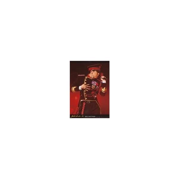 商品名：中古生写真(男性) 西山宏太朗(BELLWETHER)/膝上・衣装黒・帽子・右手胸元・左手マイク・顔右向き/僕声2 ウ゛ィレッジウ゛ァンガード限定ランダムブロマイド生写真(男性)/声優