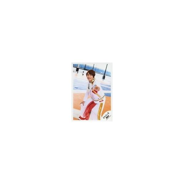 商品名：中古生写真(ジャニーズ) ジャニーズWEST/中間淳太/全身(足見切れ)・衣装白・赤・右手膝・左手指差し・前屈み・左向き/シングル「Big Shot!!」MVオフショット/公式生写真生写真(ジャニーズ)/アイドル/ジャニーズWEST