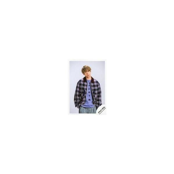 商品名：中古生写真(ジャニーズ) MADE/秋山大河/膝上・衣装紫・チェック柄・グレー・両手ポケット・首傾げ・目線右・背景白/「Winter Paradise 2019〜ふゆパラ〜」グッズオフショット/公式生写真生写真(ジャニーズ)/アイド...