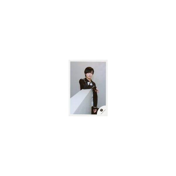 商品名：中古生写真(ジャニーズ) ジャニーズJr./佐藤新/膝上・衣装黒.白・右手上げ・左手下・カメラ目線/「ジャニーズ銀座2020 Tokyo Experience」グッズオフショット/公式生写真生写真(ジャニーズ)/アイドル/ジャニーズJr.