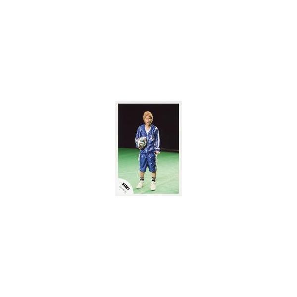 商品名：中古生写真(ジャニーズ) NEWS/手越祐也/全身・衣装青.白・右手サッカーボール・笑顔/「ONE-for the win-」PV/公式生写真生写真(ジャニーズ)/アイドル/NEWS