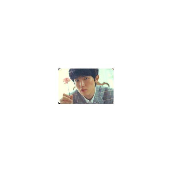 商品名：中古コレクションカード(男性) キム・ジェファン(Kim Jae Hwan)/横型・バストアップ・衣装グレー・チェック柄・右手花/CD「1st Mini Album ： Another」(PURE Ver.)特典フォトカードコレクシ...